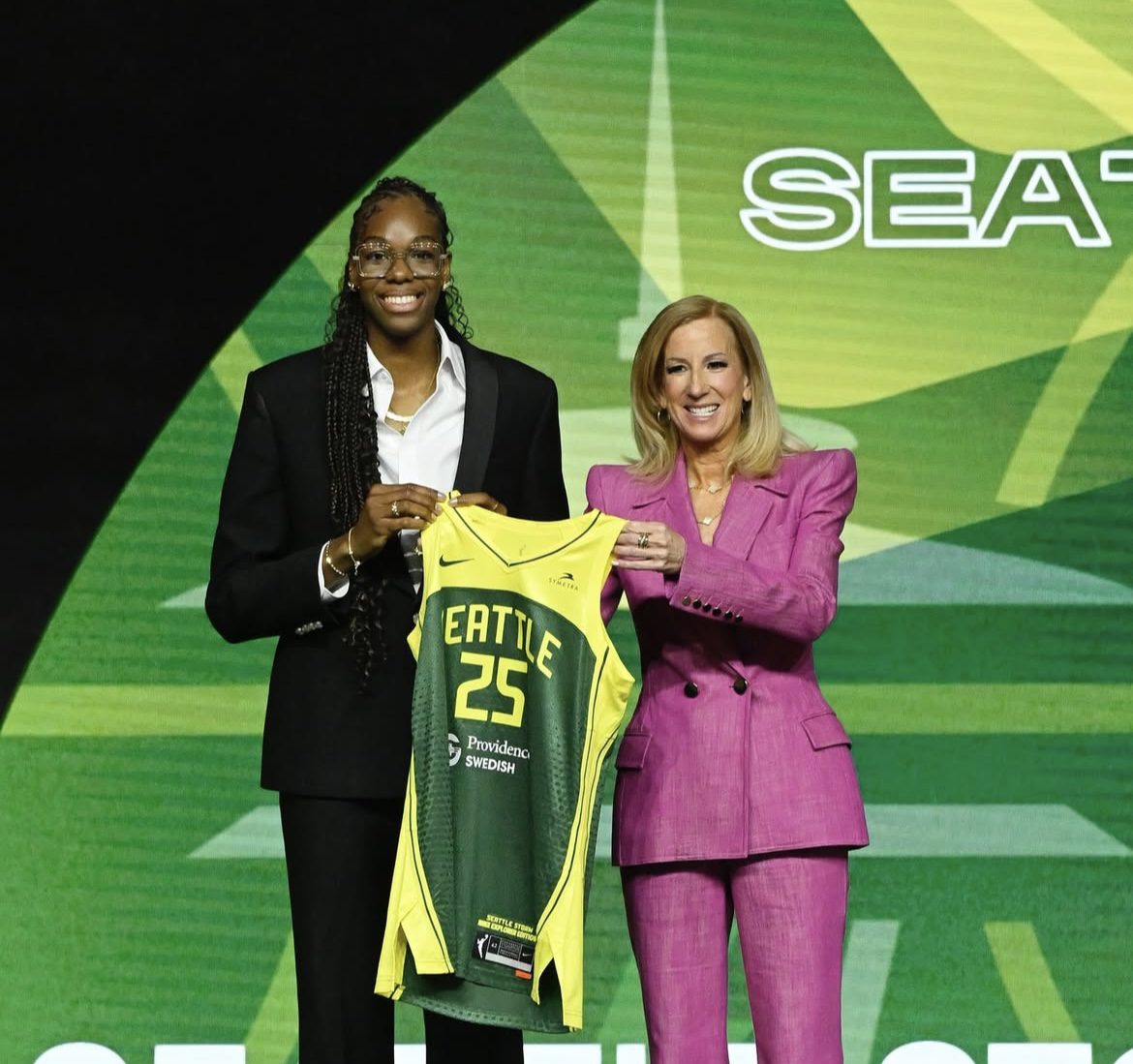 Dominique Malonga : l’ascension fulgurante d’une prodige du basket ...